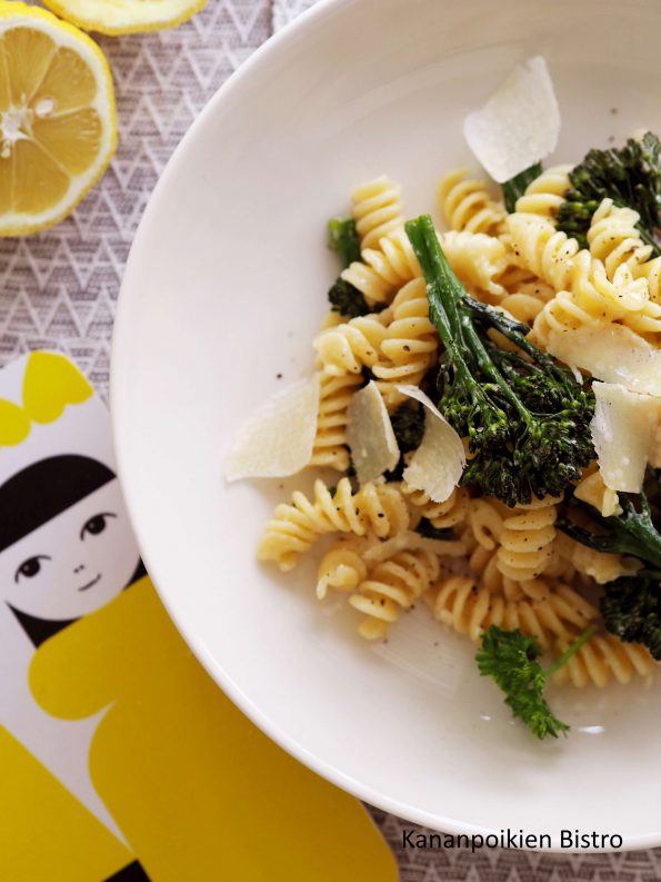 Kermainen sitruuna-broccoliinipasta
